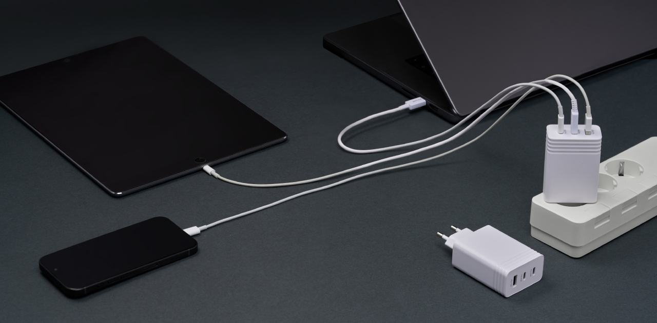 Wall Charger - Compact & High-Efficiency Adaptor | SOLUM